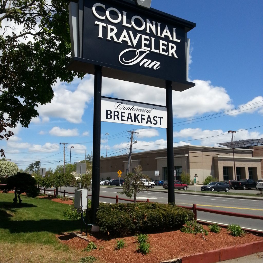 colonial Traveler Inn Pylon Sign - SignArt Inc.